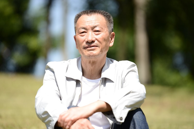 环境人像随拍快乐的老伯 中关村在线摄影论坛
