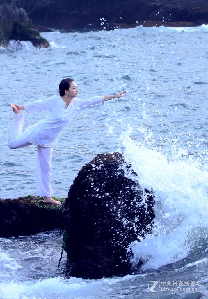 渔山岛礁岩浪涛中上练起瑜珈拳-中关村在线摄影论坛