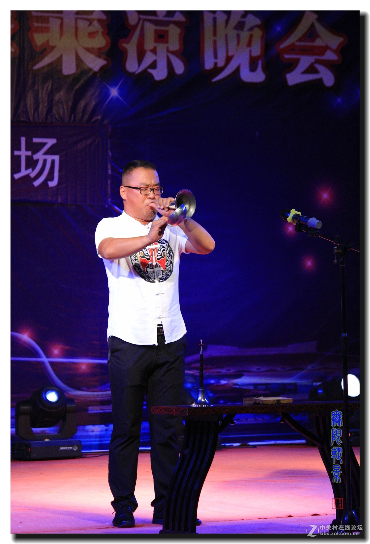 晚会上的喇叭表演-中关村在线摄影论坛
