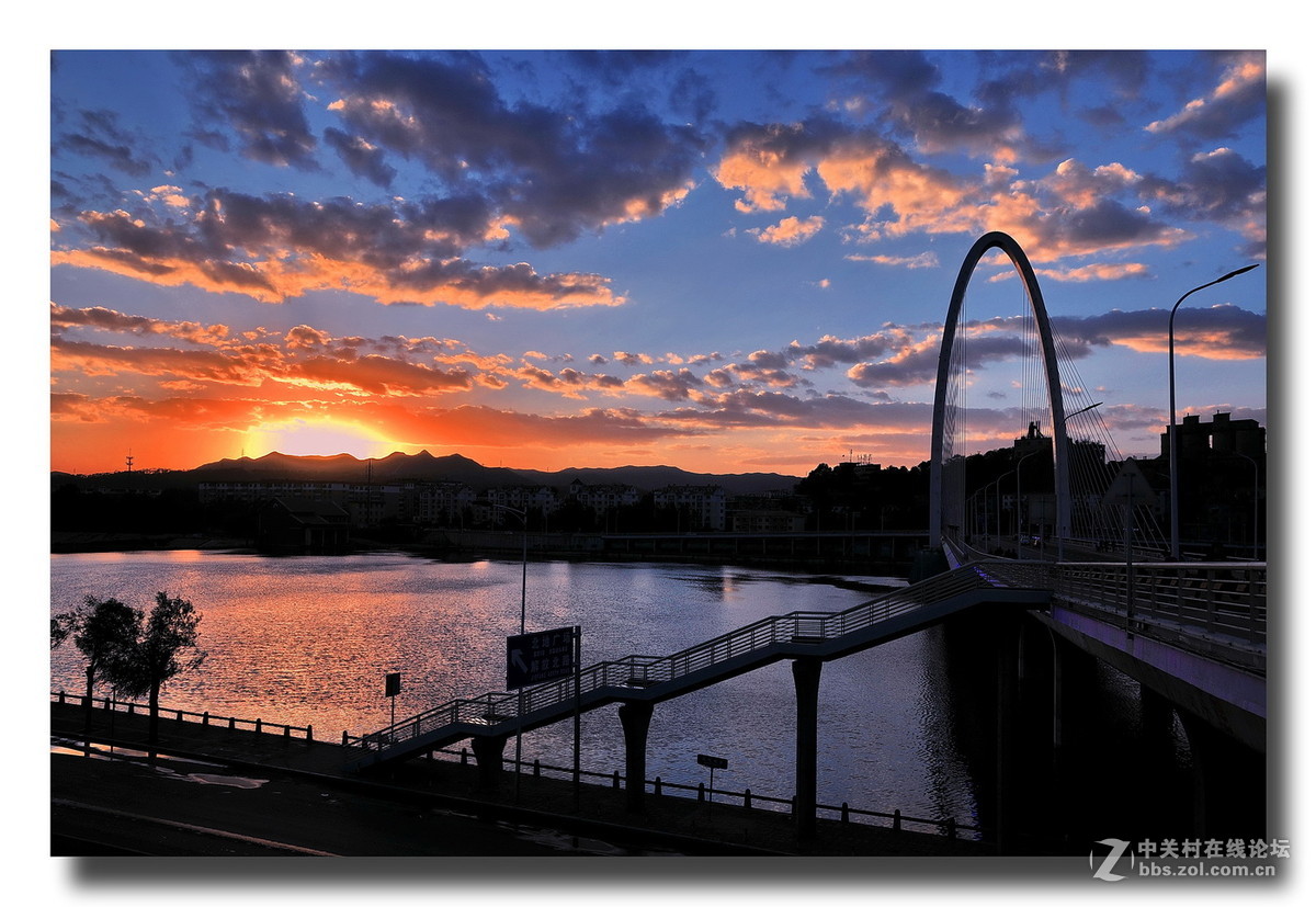夕阳河畔桥辉映-中关村在线摄影论坛