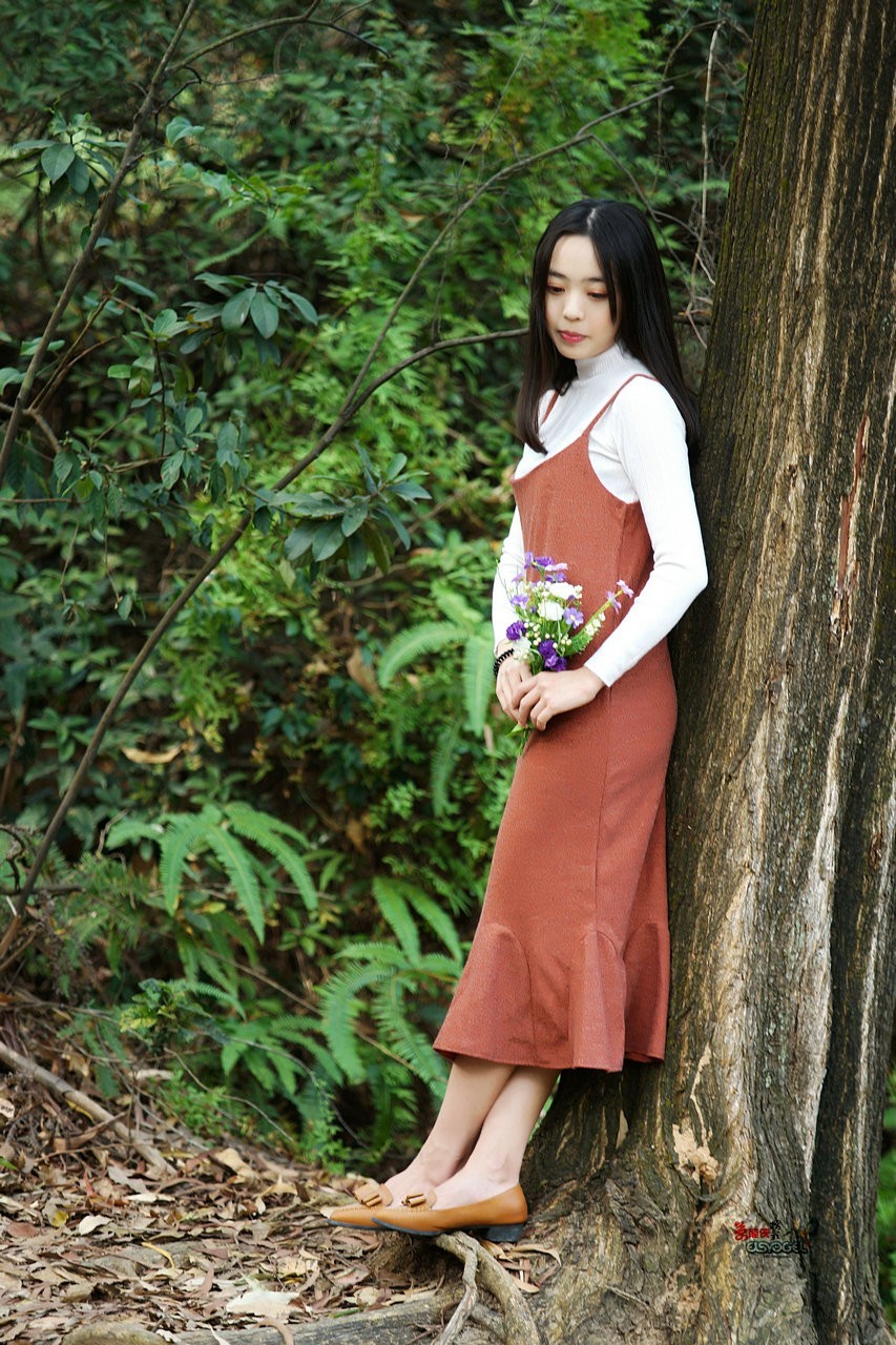 【深秋五山小树林之少女】 ----莉萍-中关村在线摄影论坛