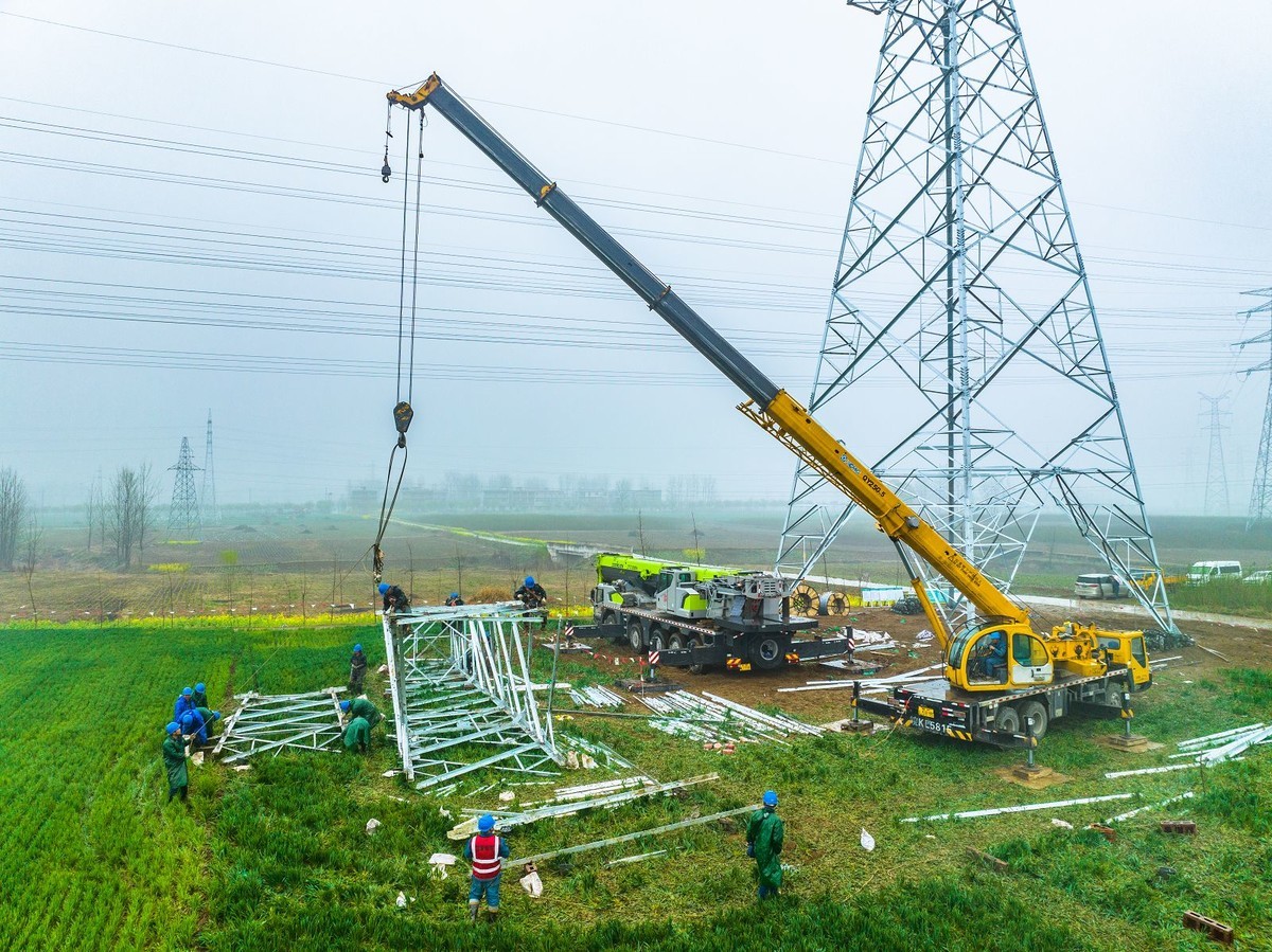 记录电力工人冒雨高空施工场面-中关村在线摄影论坛