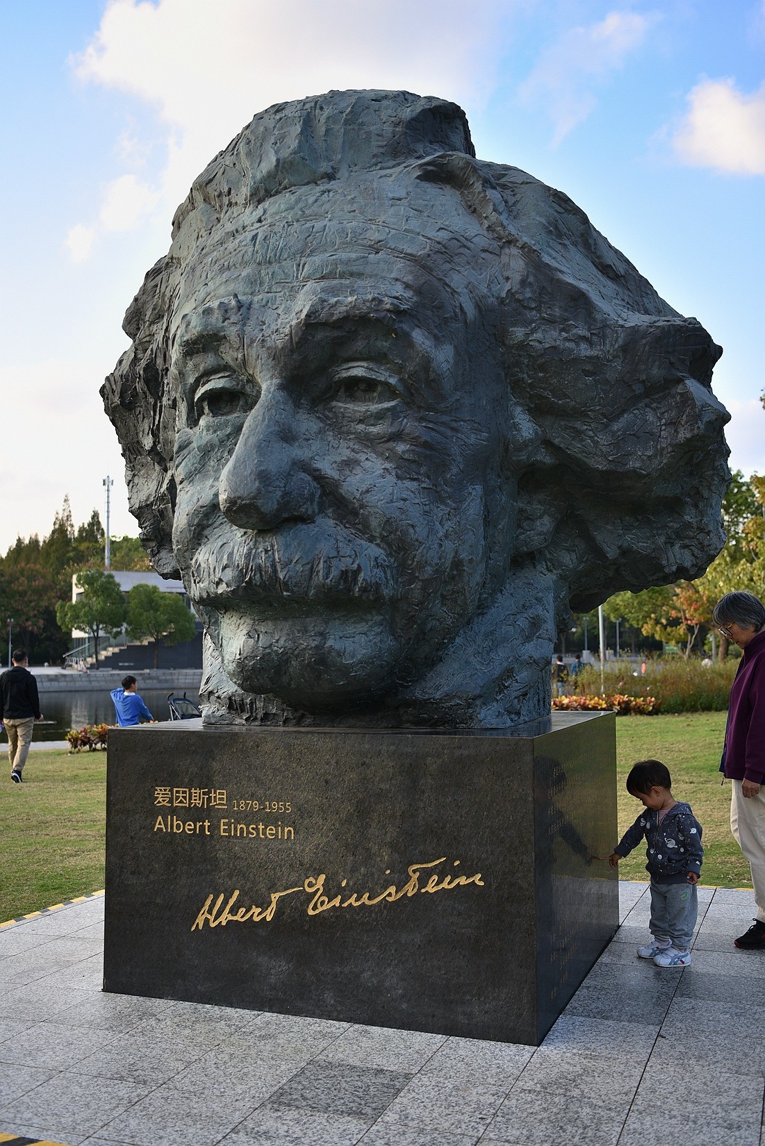 上海浦东，“爱因斯坦”雕像-中关村在线摄影论坛