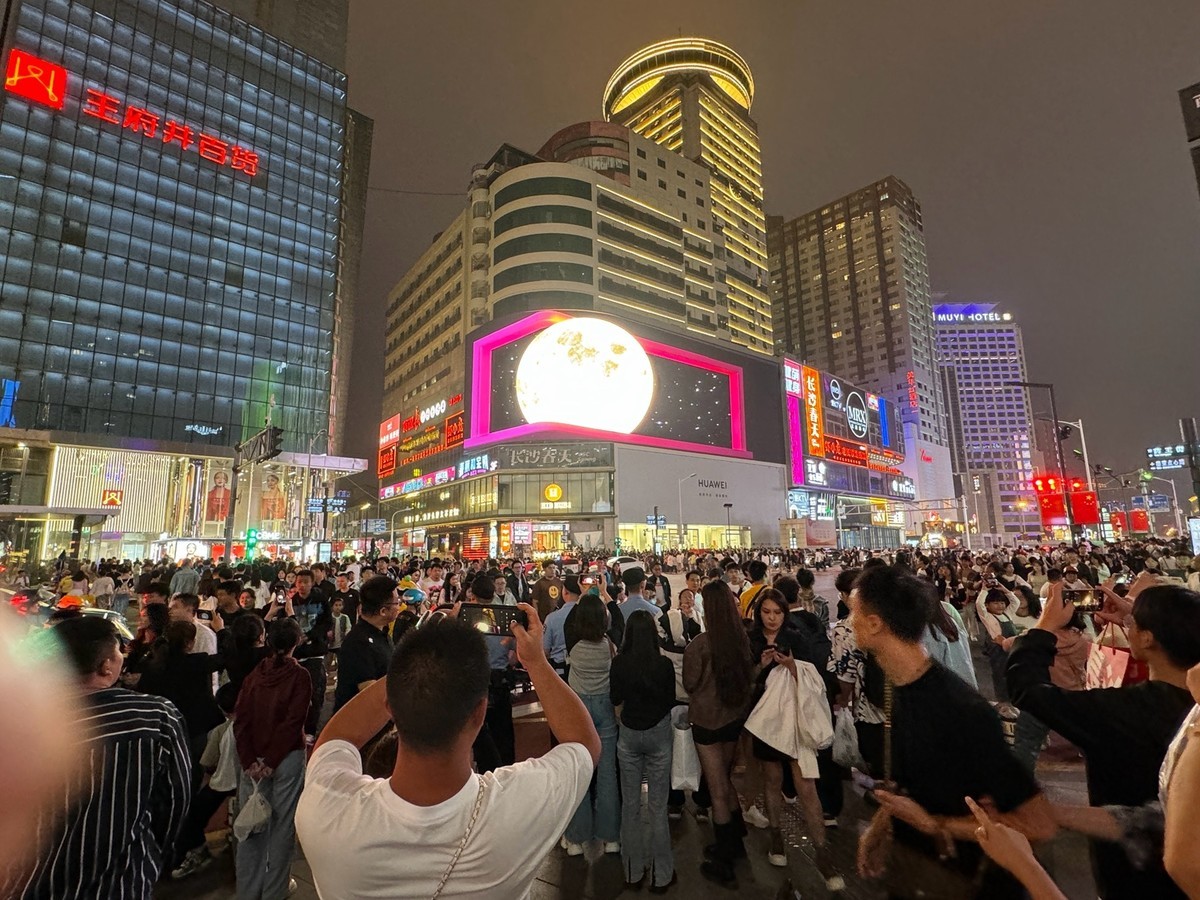 十月二号长沙步行街人海如潮[苹果115 Pro Max试拍]-中关村在线摄影论坛