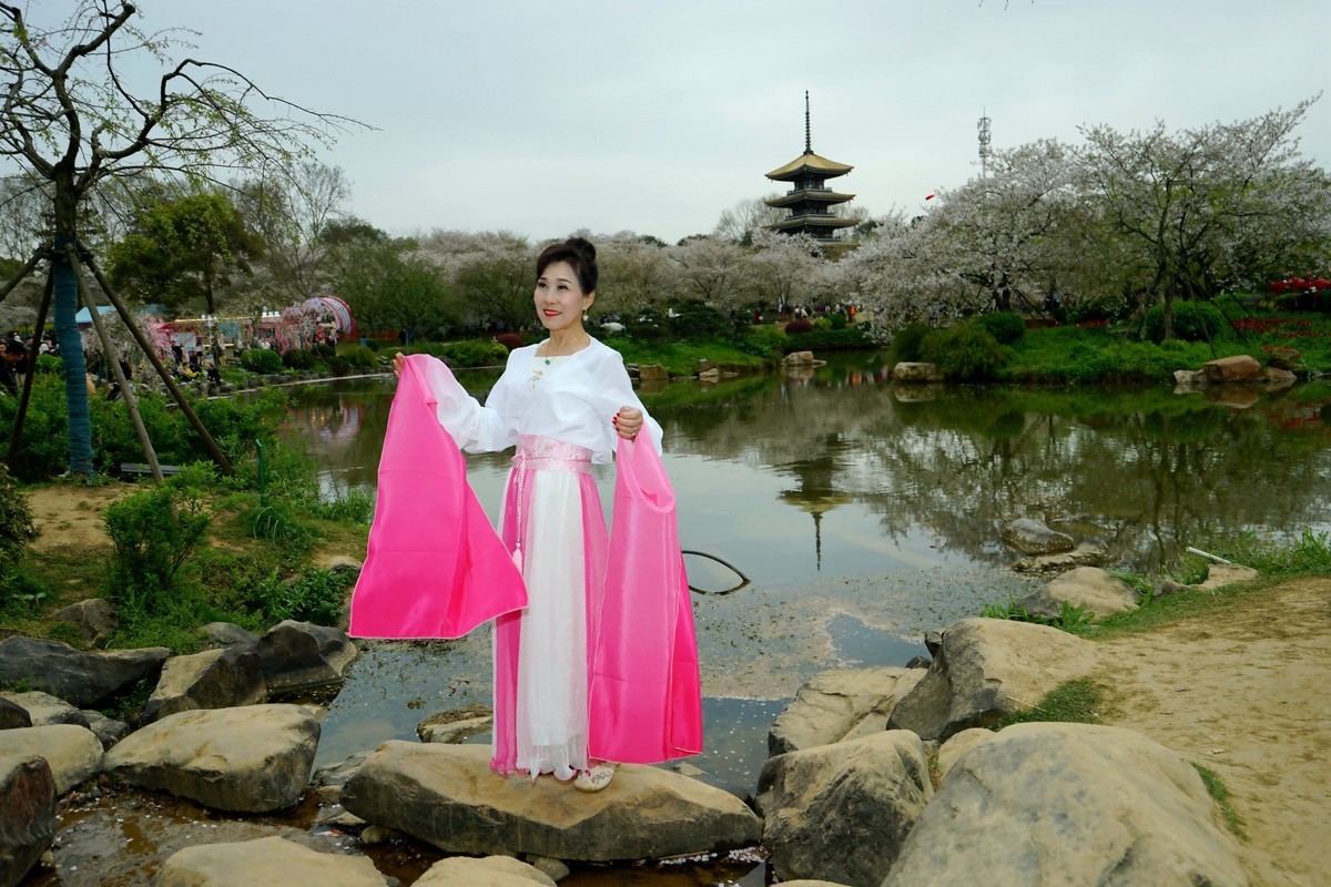 环境人像---樱花园的美女！-中关村在线摄影论坛