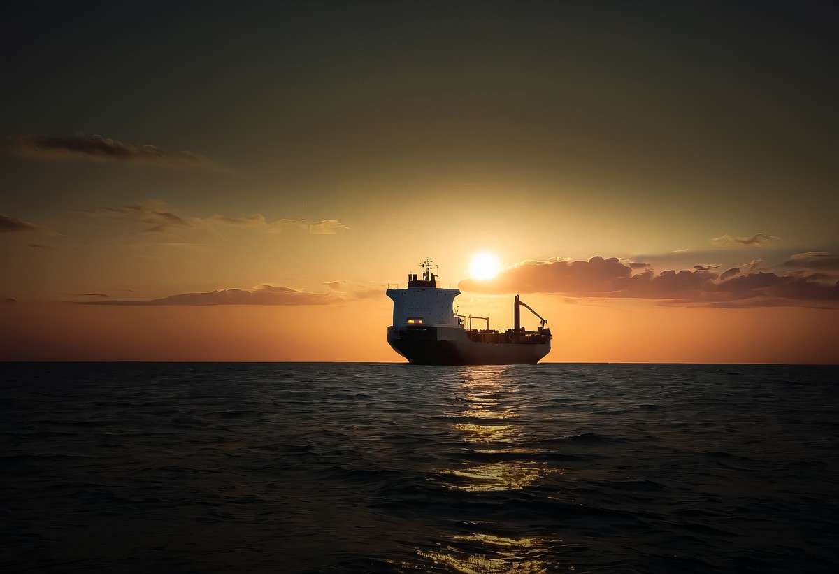 朝阳下的远洋货轮-中关村在线摄影论坛