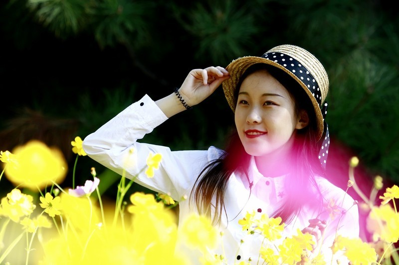 波斯菊中的小妞-中关村在线摄影论坛