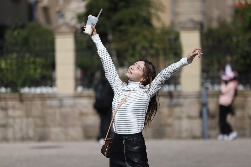 青岛大教堂前的游人-中关村在线摄影论坛