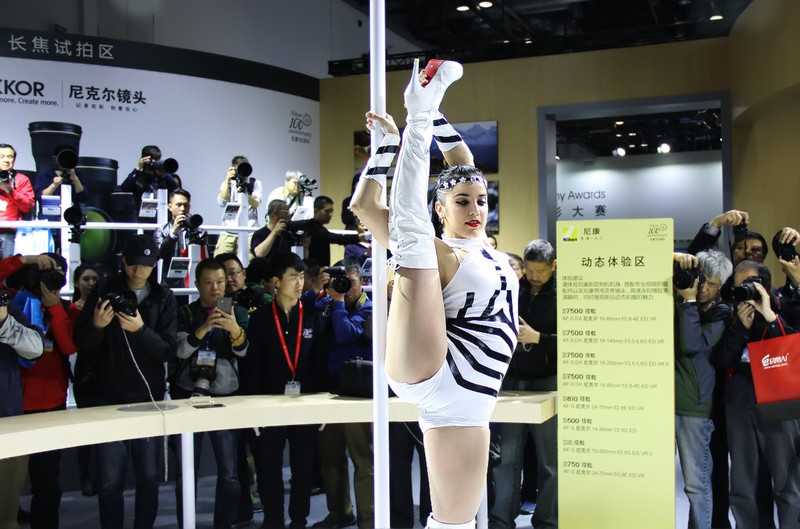 北京国际摄影器材博览会【P&E2017】尼康展台上的钢管美女-中关村在线摄影论坛