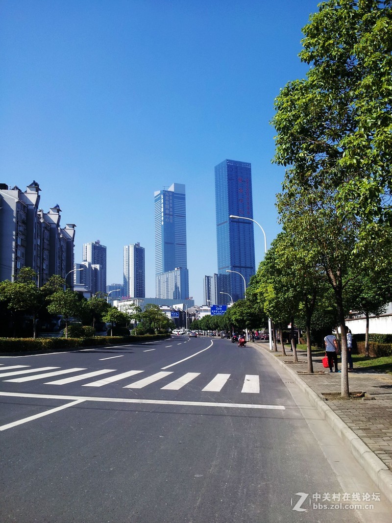 蓝天下的建筑-中关村在线摄影论坛