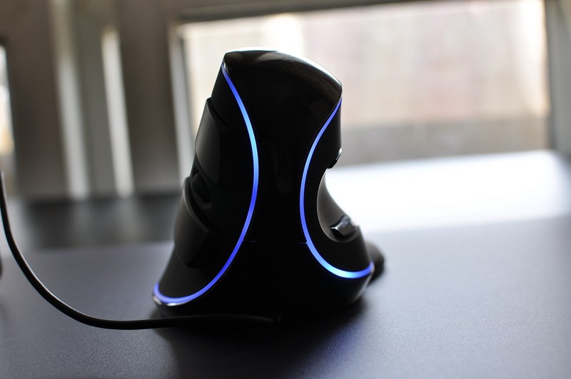 鼠标这玩意离开仿生学就完蛋，这款却把仿生学玩了个透-中关村在线硬件论坛